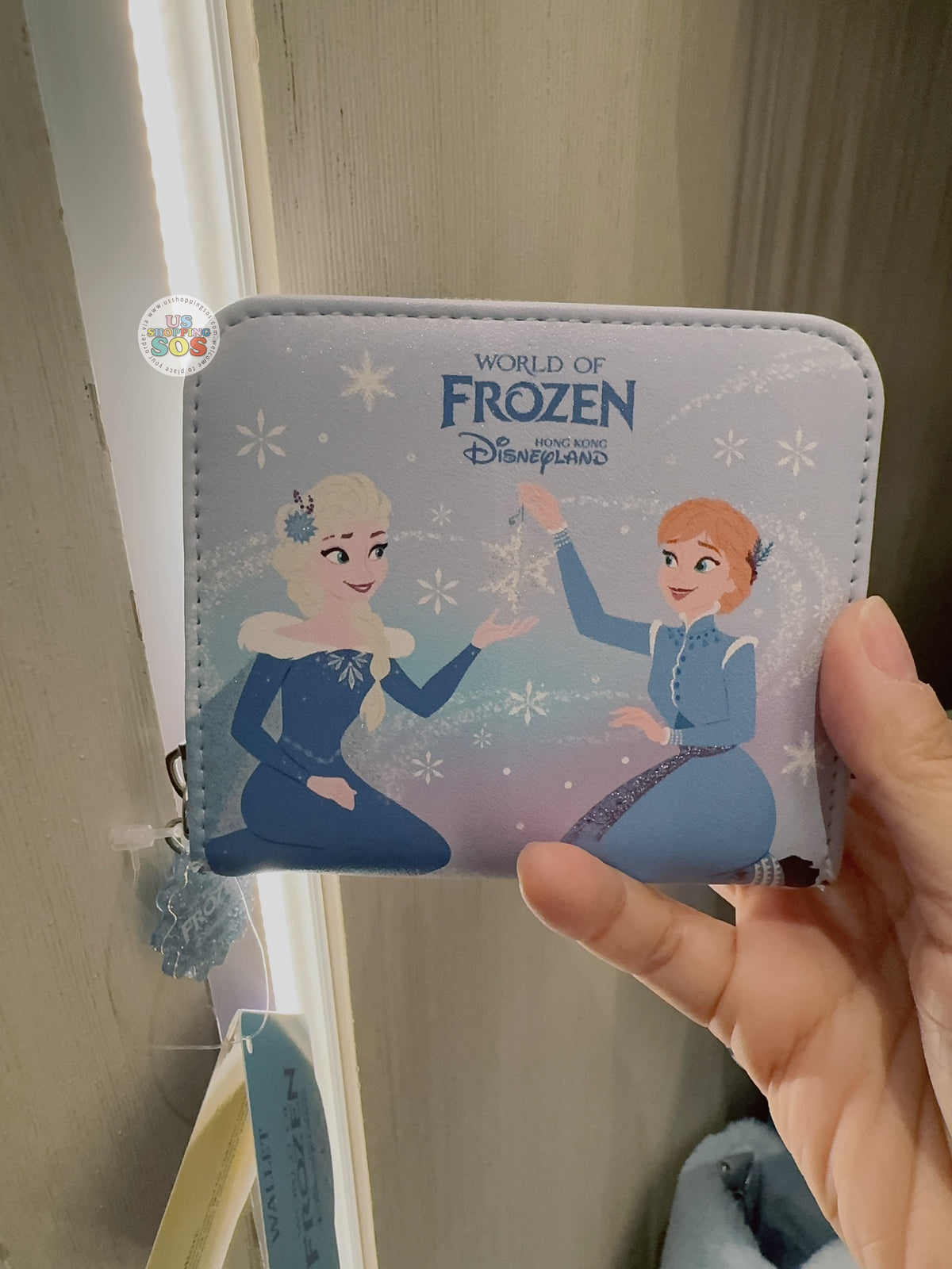 HKDL - 2025 World of Frozen x Elsa & Anna Wallet — USShoppingSOS